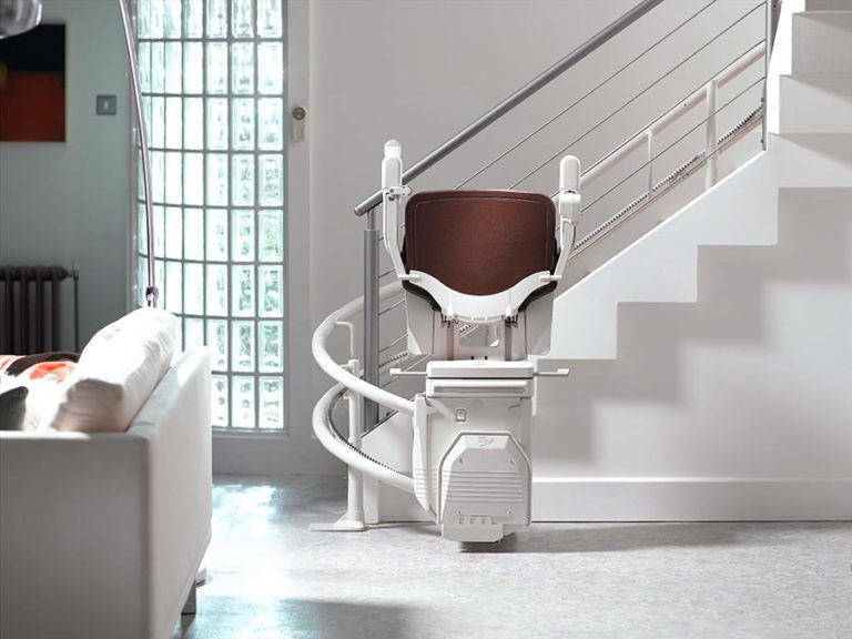 Como ajudar um familiar com mobilidade reduzida | Stannah